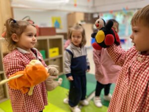 10 Benefits of using Puppets in our classrooms - Una finestra oberta